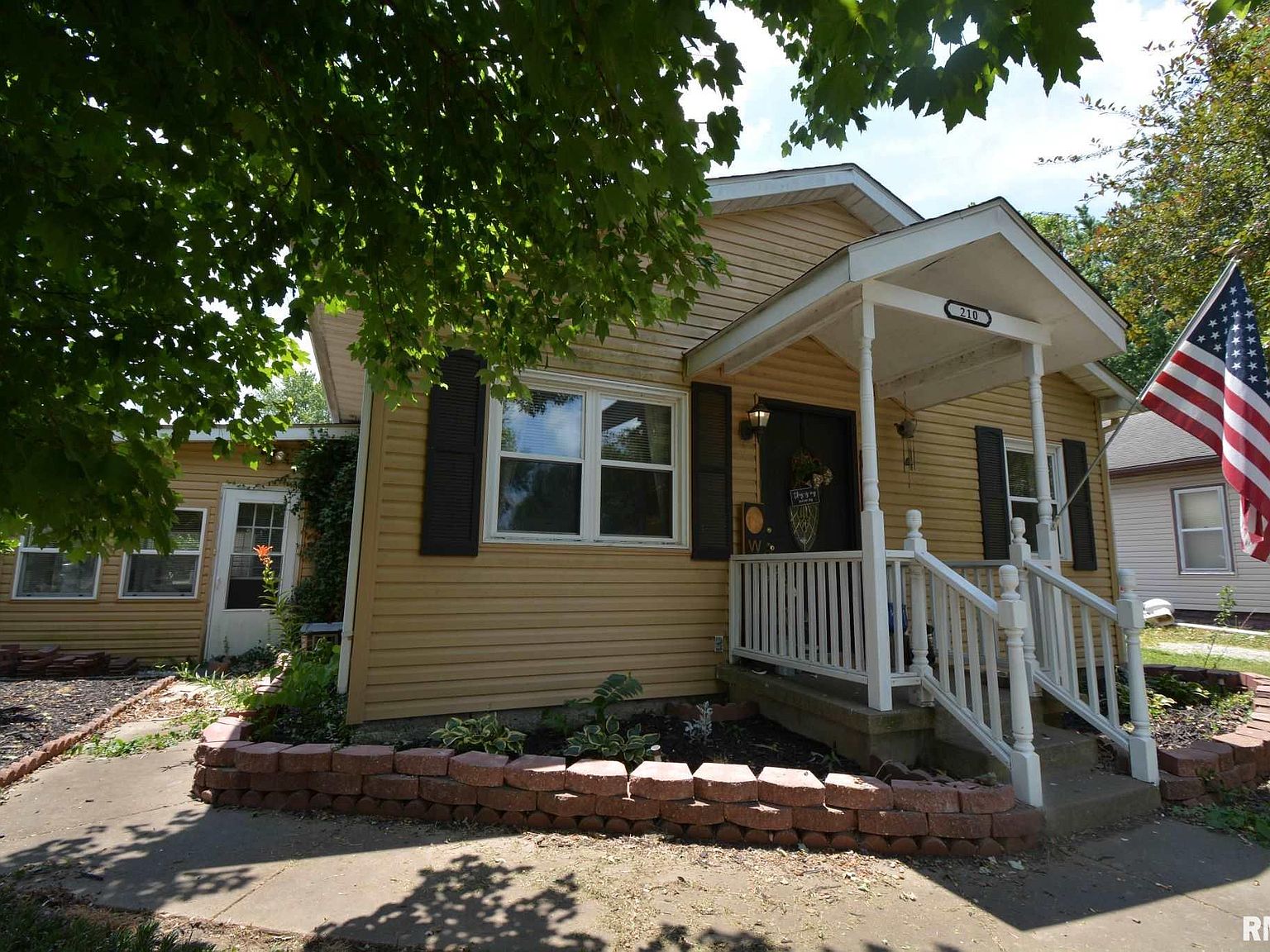 210 E Patton St, Valier, IL 62891 | Zillow