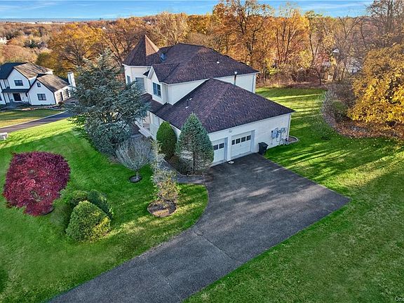 4 Sunnyridge Court, Chestnut Ridge, NY 10977 | Zillow