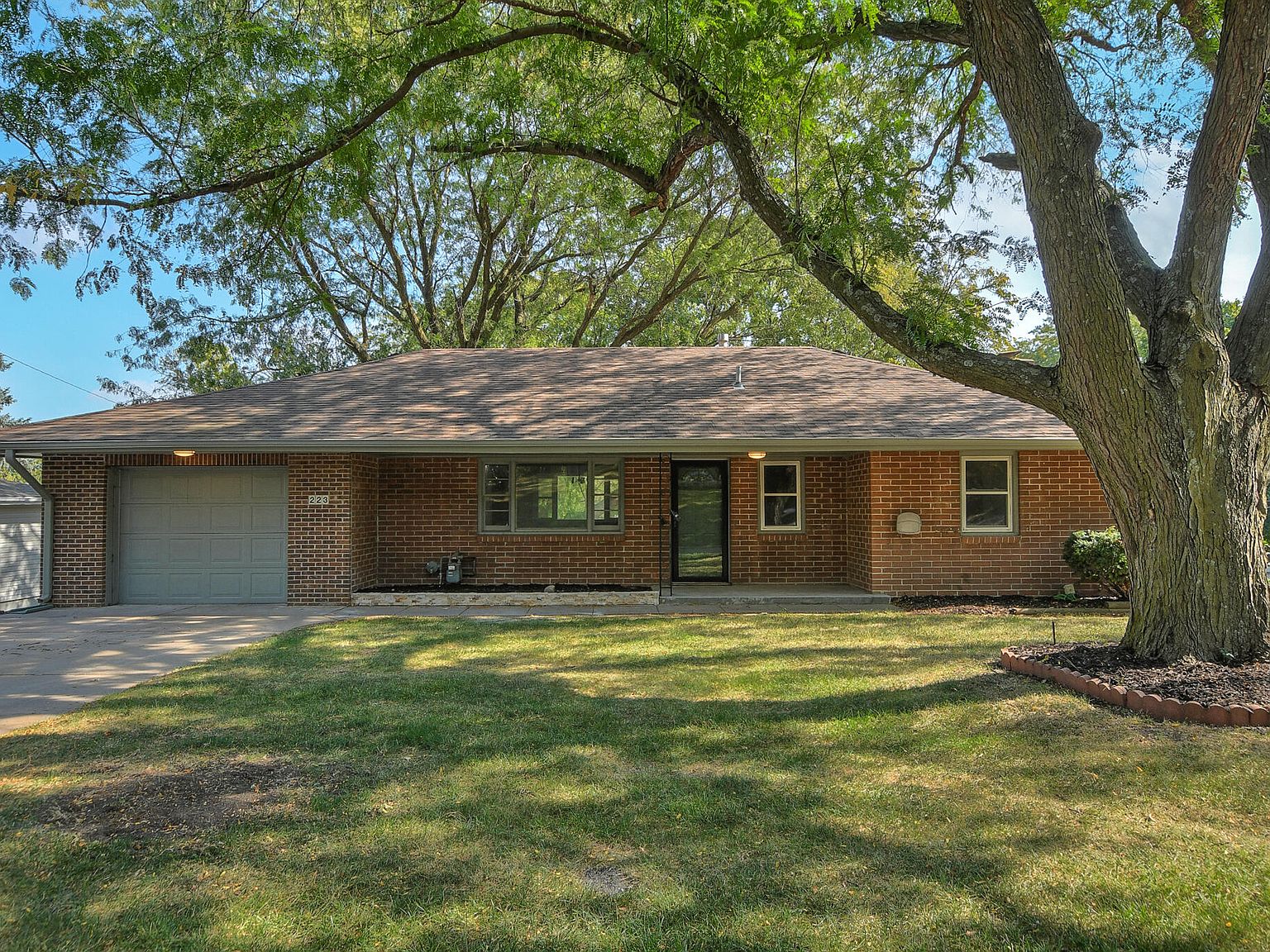 223 Pickardy Ln, Council Bluffs, IA 51503 | Zillow