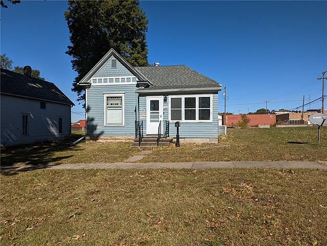 802 Kickapoo St, Hiawatha, KS 66434 | Zillow