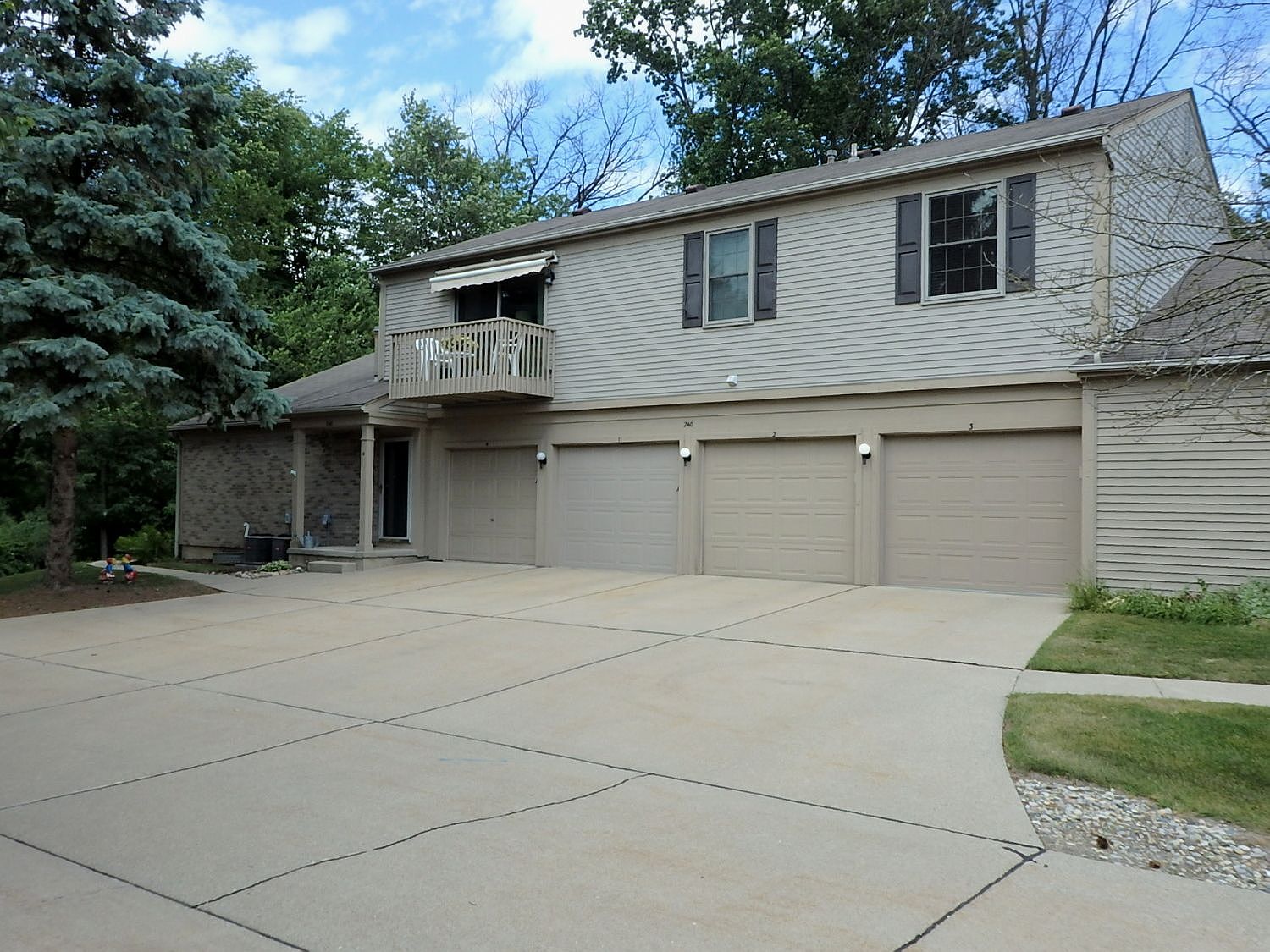 240 Pine Tree Ridge Dr UNIT 4, Waterford, MI 48327 | Zillow