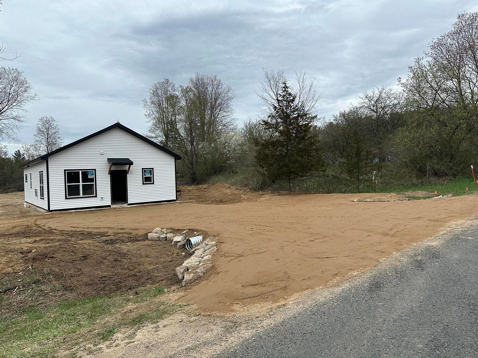 2084 W Fenwick Rd, Fenwick, MI 48834 | MLS #24018891 | Zillow