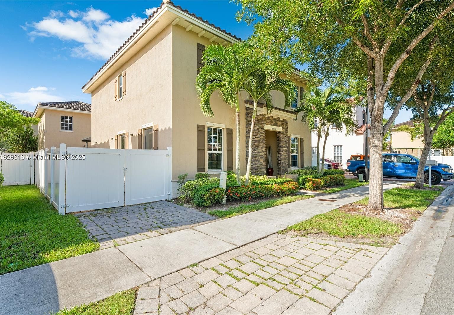 16946 SW 90th Terr Cir, Miami, FL 33196 | Zillow