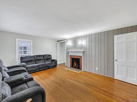 88 Krug Place, Mineola, NY 11501 | Zillow
