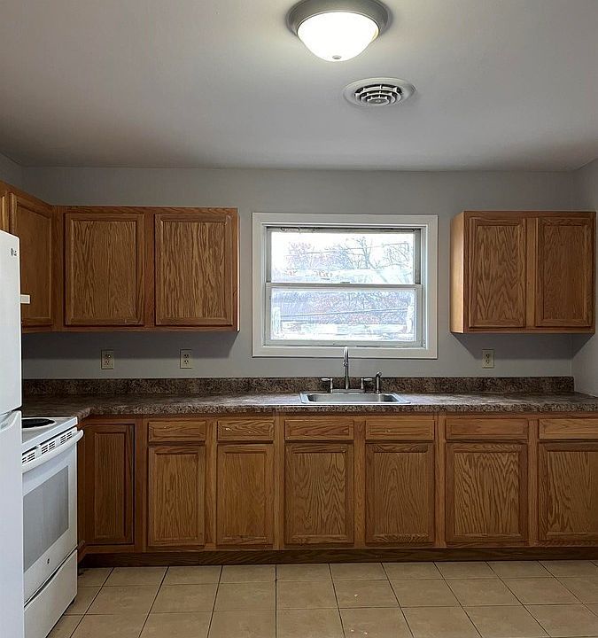 110 Project Rd APT 9, Troy, NY 12180 | Zillow