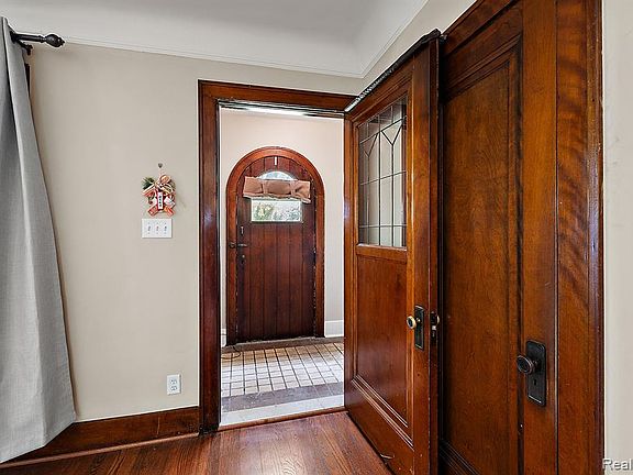 15975 W Thirteen Mile Rd, Southfield, MI 48076 | MLS #20240043363 | Zillow