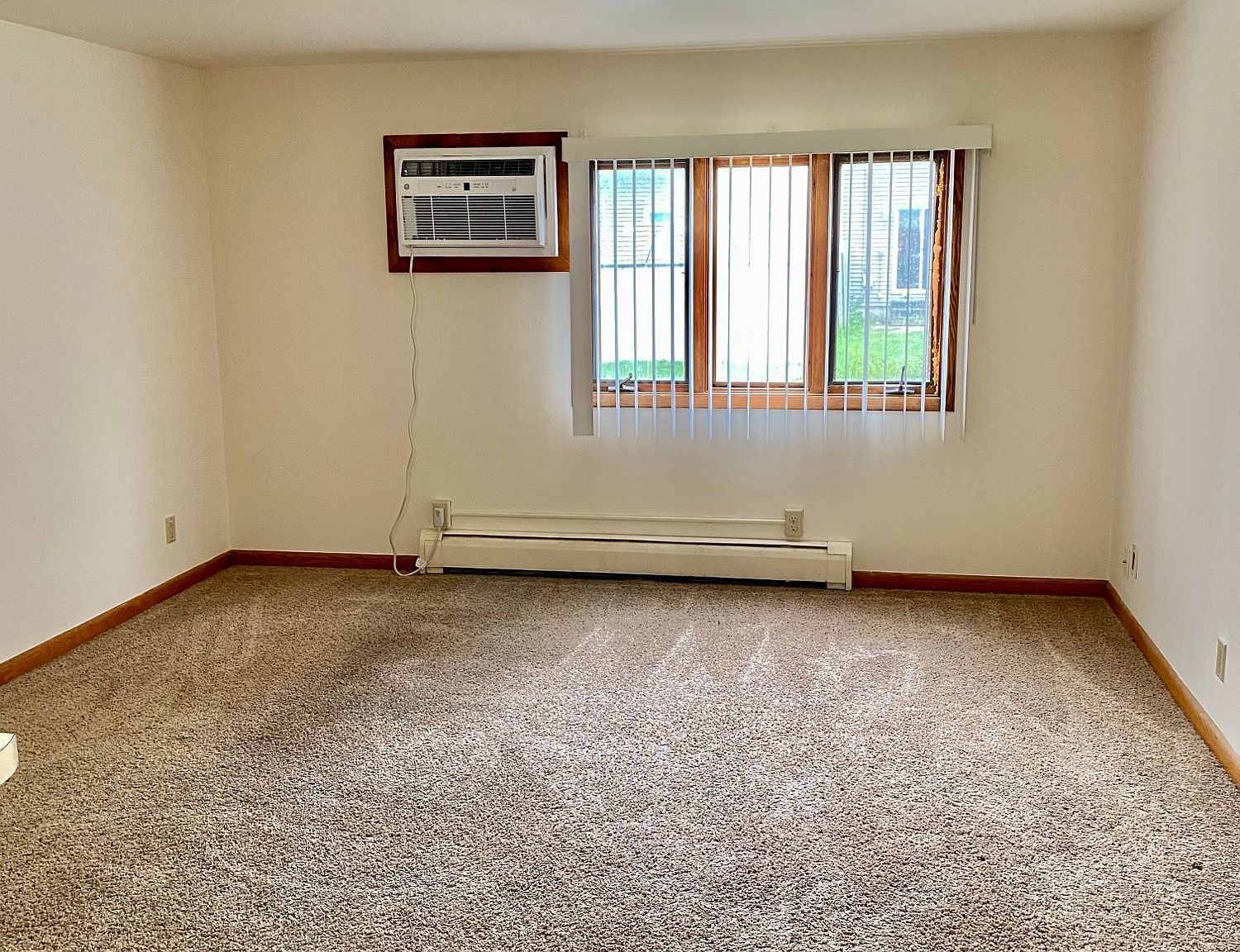 715 Rice St #2, Horicon, WI 53032 | Zillow