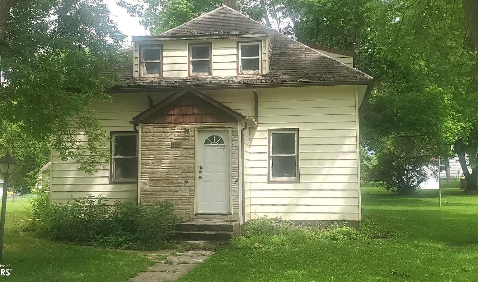 306 Maple St, Fenton, IA 50539 | Zillow