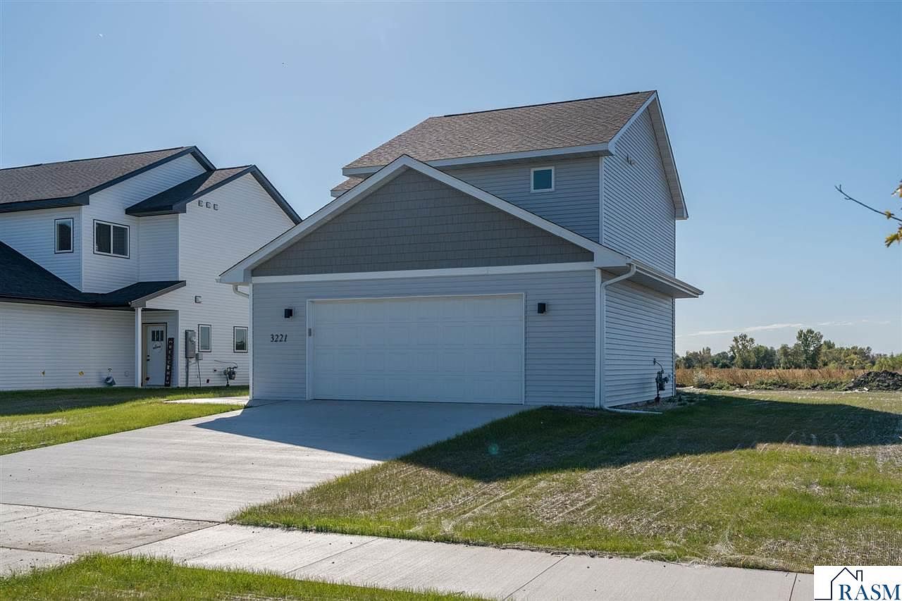 3221 Bassett Dr, Mankato, MN 56001 | MLS #7038808 | Zillow