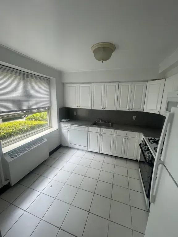 195-60a Peck Avenue #1 in Fresh Meadows, Queens | StreetEasy