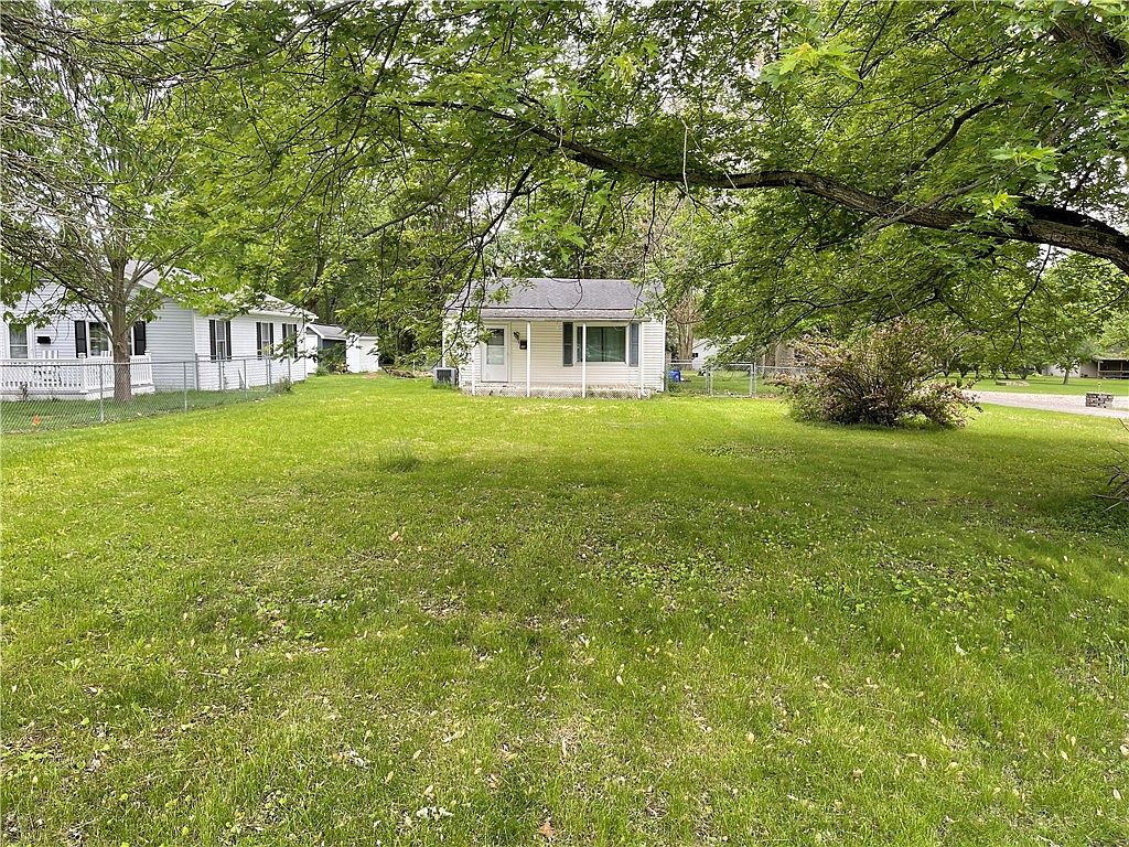 35 Grays Ln, Decatur, IL 62526 | Zillow