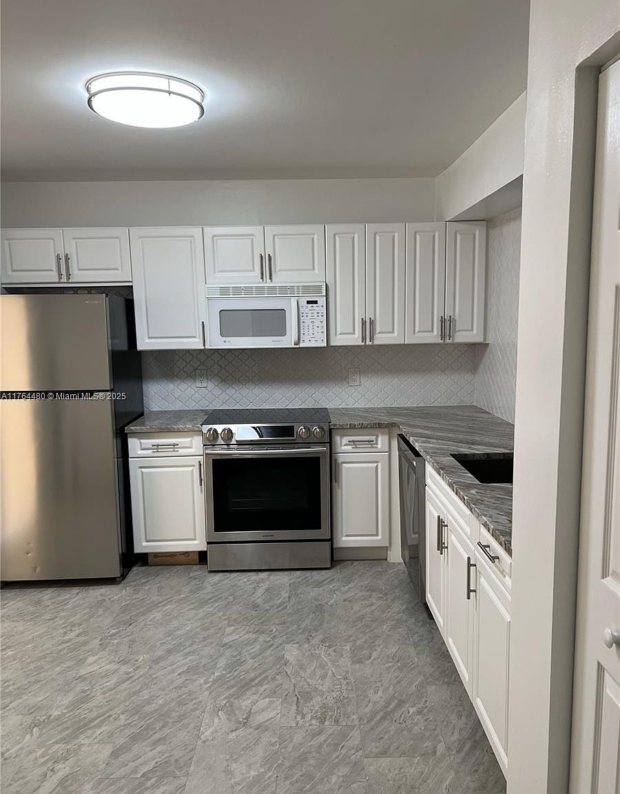 808 Lakeview Cir #808, West Palm Beach, FL 33411 | Zillow