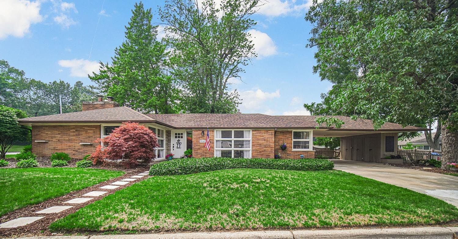 8540 Parkview Ave, Munster, IN 46321 | MLS #532755 | Zillow