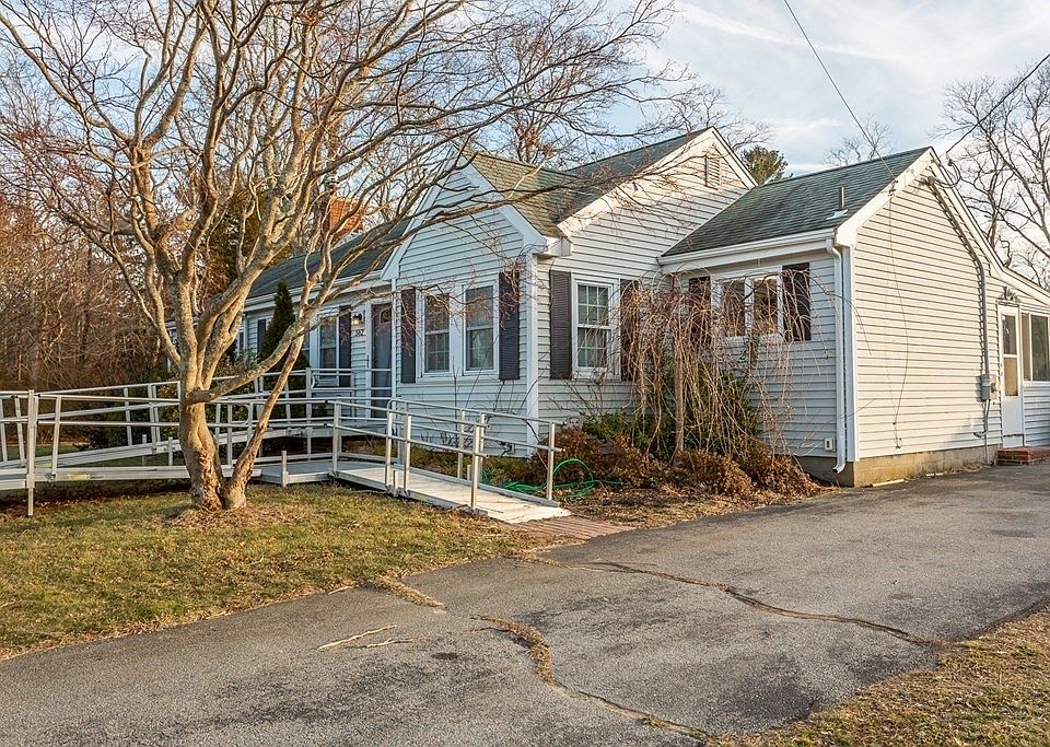 562 Main St, Wareham, MA 02571 | Zillow