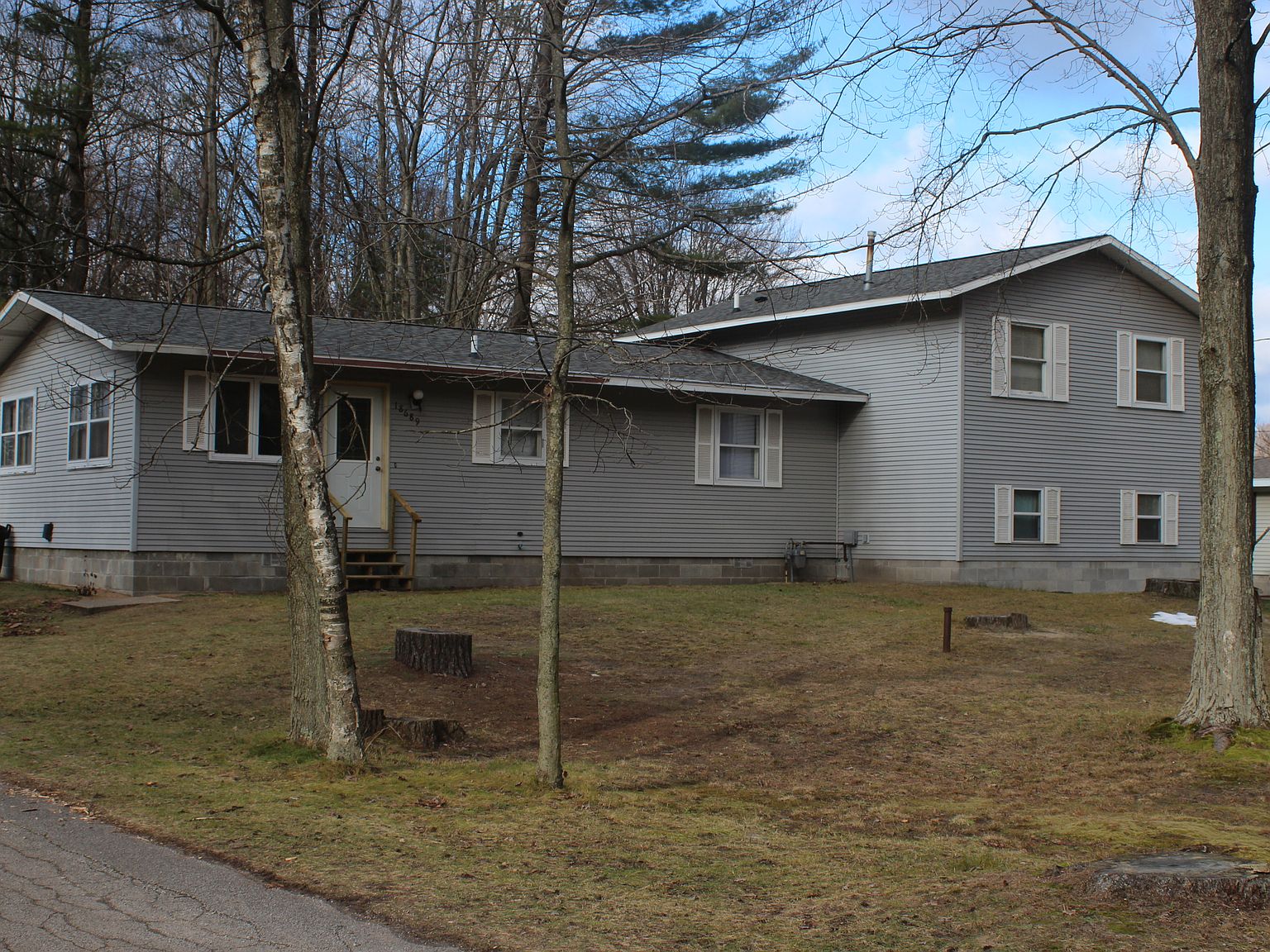 18689 W Spring Lake Rd, Spring Lake, MI 49456 | Zillow