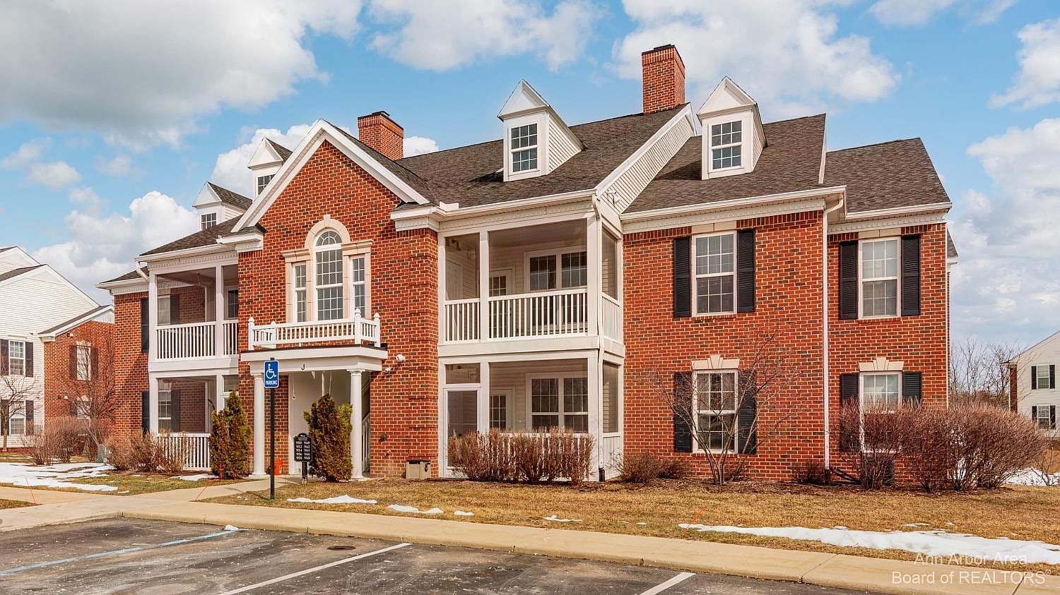 960 W Summerfield Glen Cir, Ann Arbor, MI 48103 | Zillow