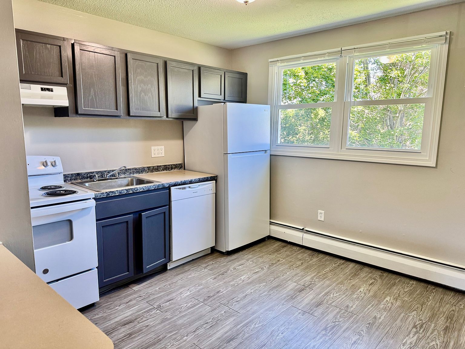 2 Standish Ct #D, Greenfield, MA 01301 | Zillow