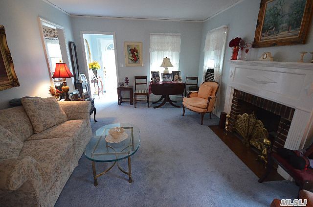 21 Flint Rd, East Rockaway, NY 11518 | Zillow