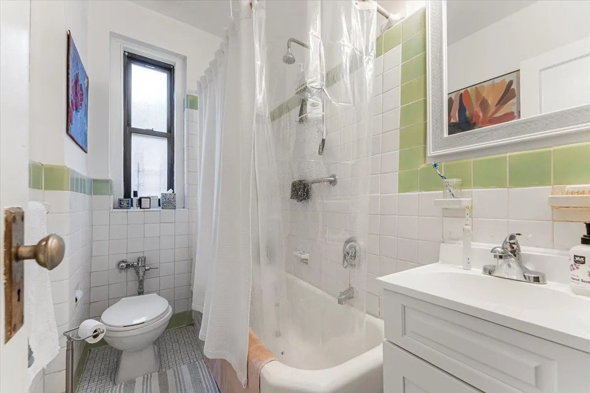 306 Mosholu Parkway #6K in Bedford Park, Bronx | StreetEasy
