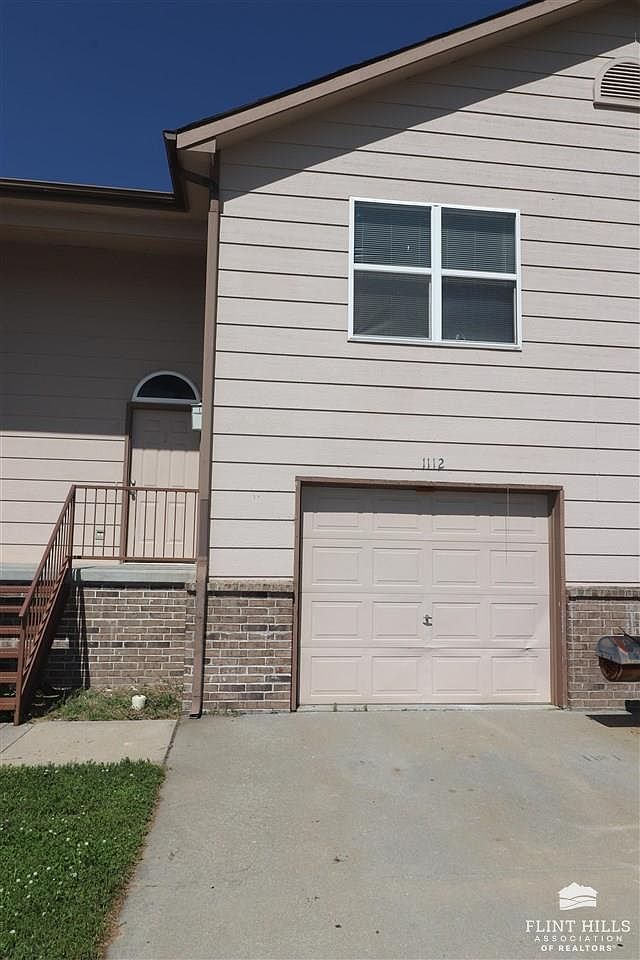 1112 Country Club Ln, Junction City, KS 66441 | MLS #20231596 | Zillow