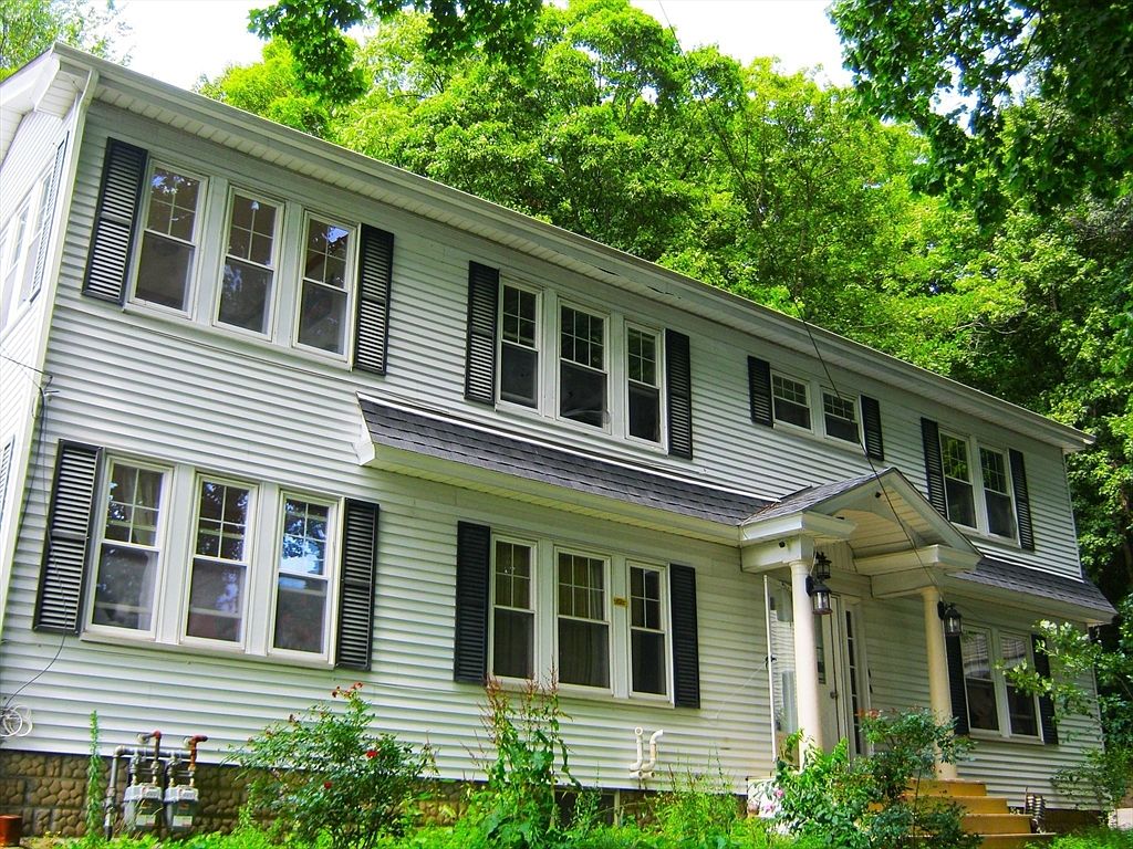 10 Walnut Ct, Leominster, MA 01453 | Zillow