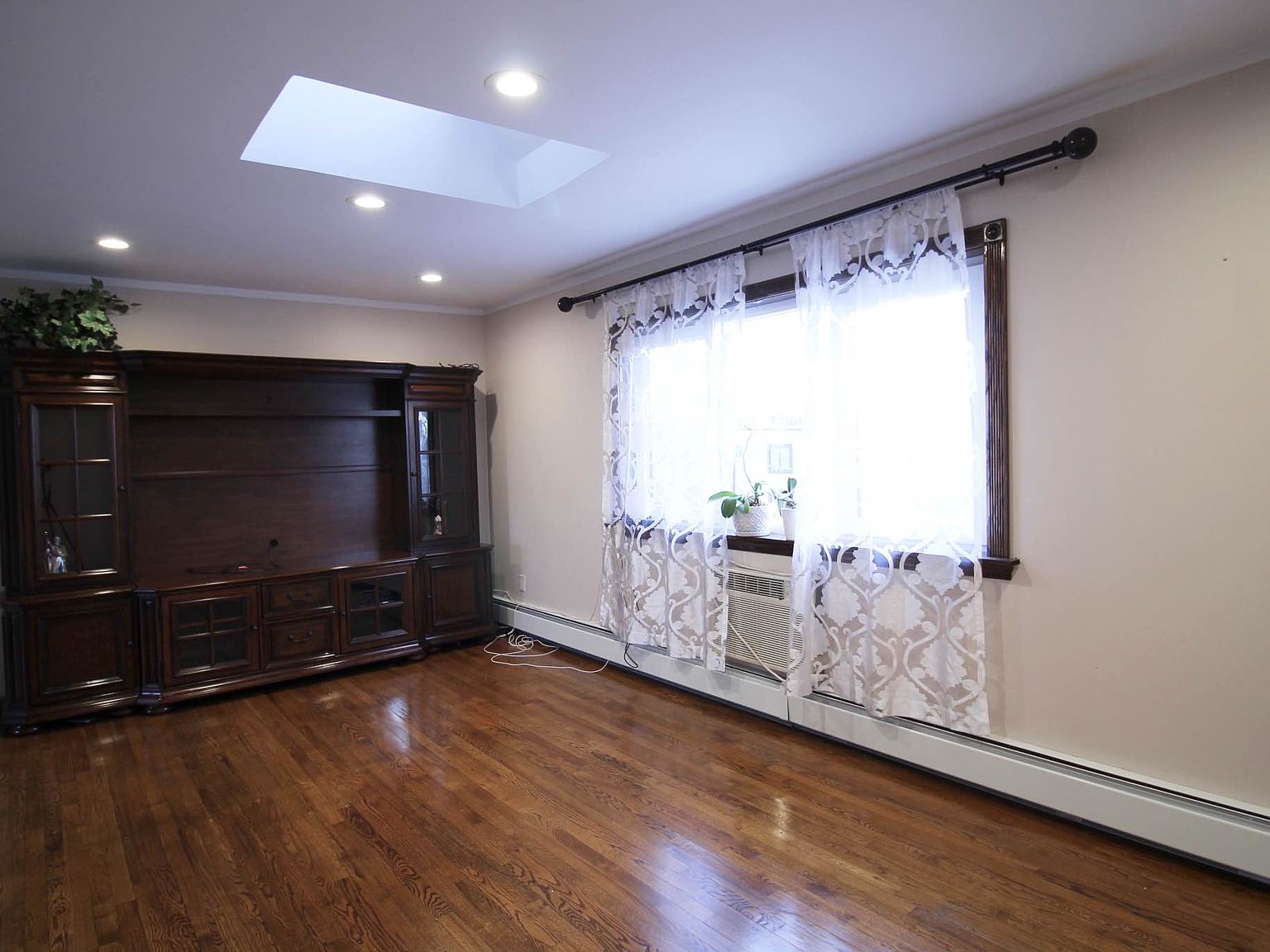 62-35 62nd Rd FLOOR 3, Middle Village, NY 11379 | Zillow