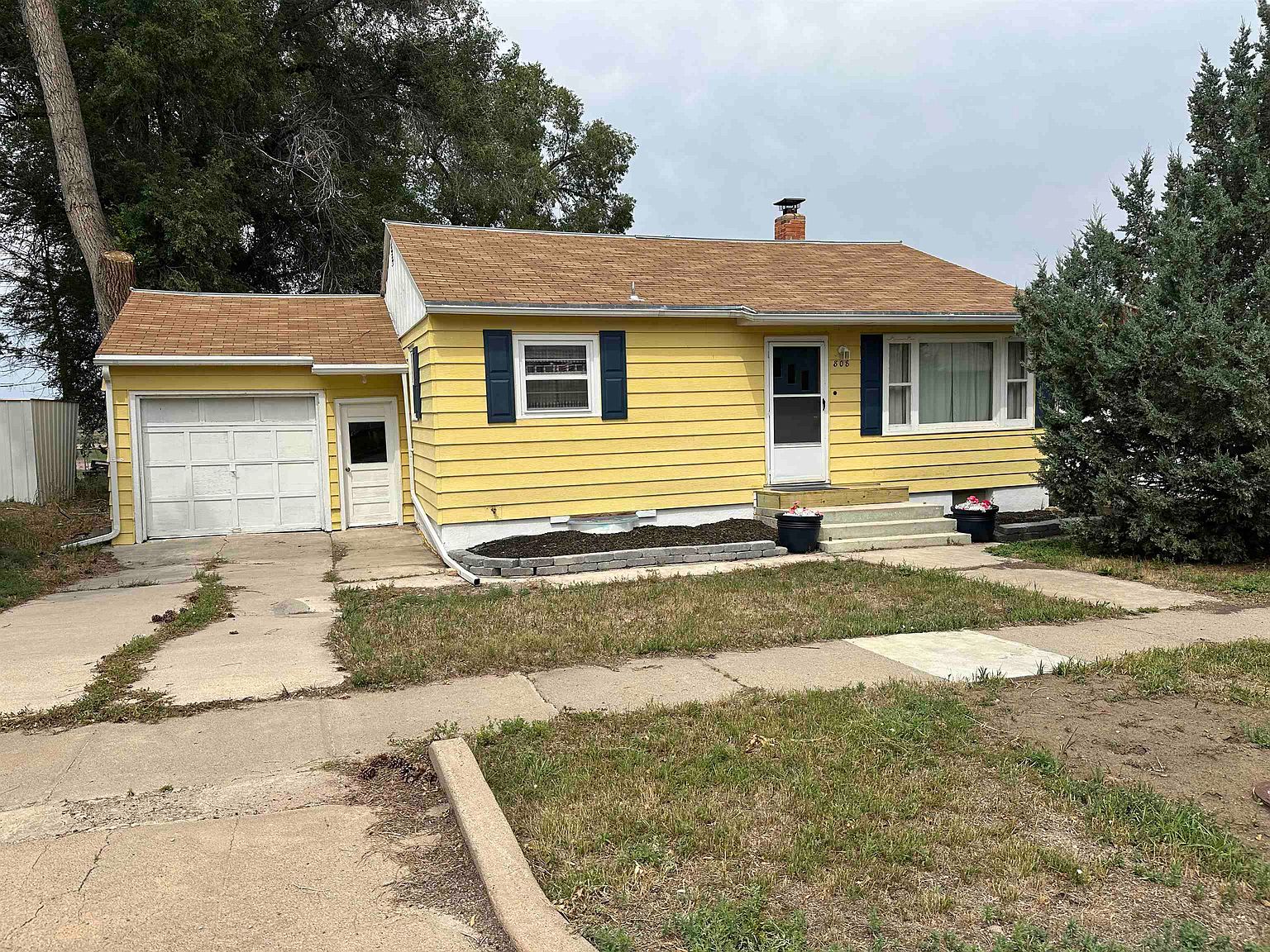 808 E St, Edgemont, SD 57735 | Zillow