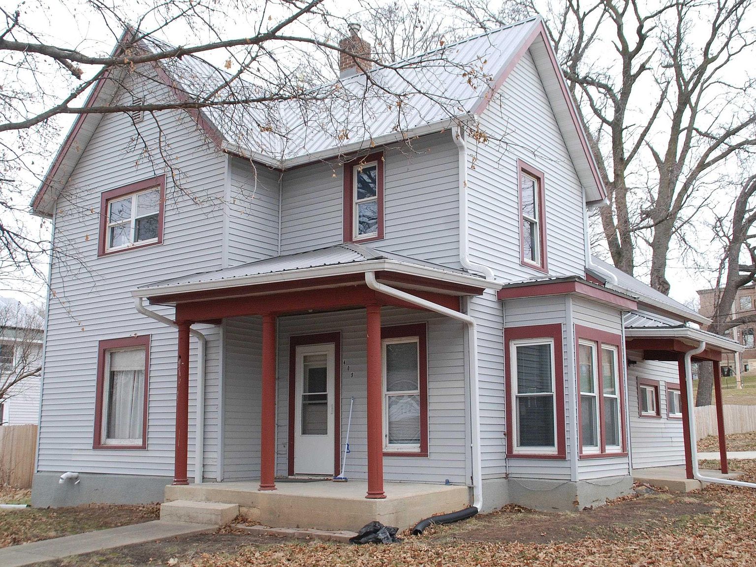 409 S Main St, Fayette, IA 52142 | Zillow
