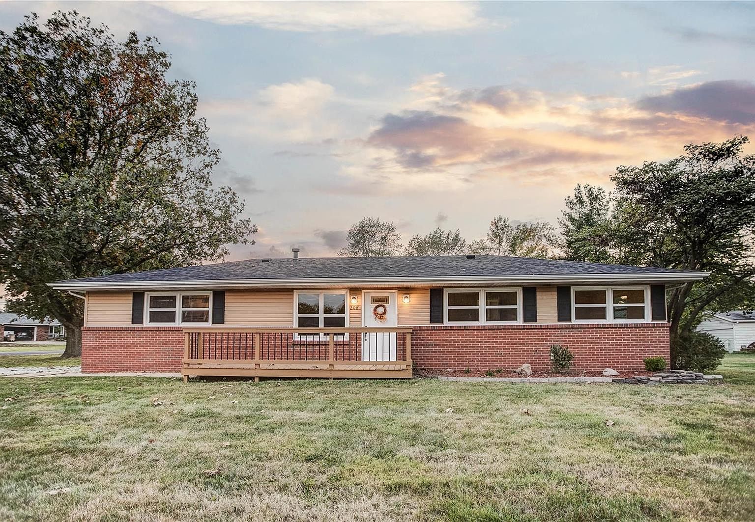 208 Lj Ave, Gillespie, IL 62033 | Zillow