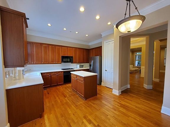 1044 Emory Parc Pl, Decatur, GA 30033 | Zillow