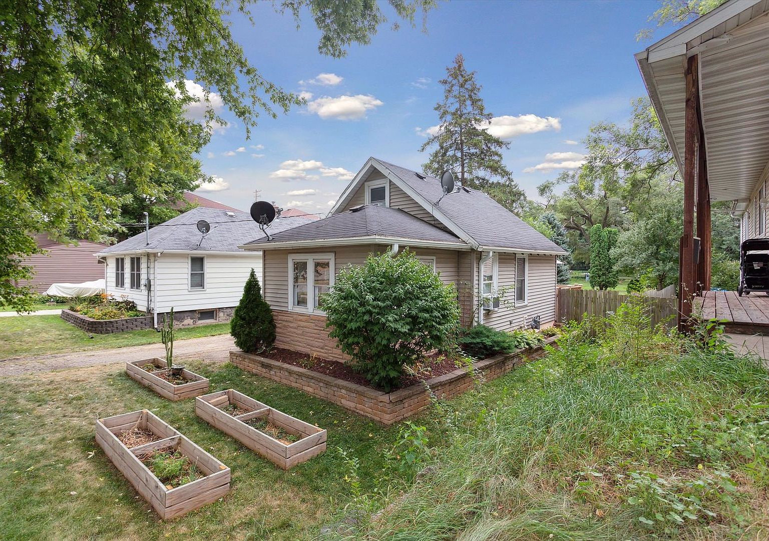 2107 Schlimgen Ave, Madison, WI 53704 | Zillow