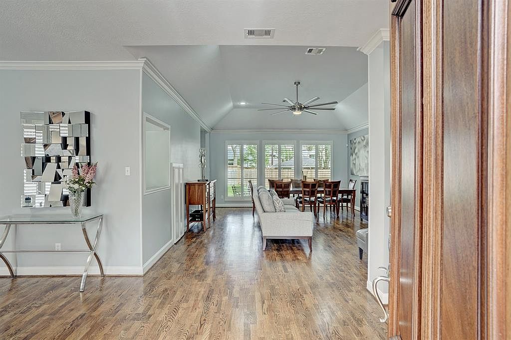 1418 Bingle Rd, Houston, TX 77055 | Zillow