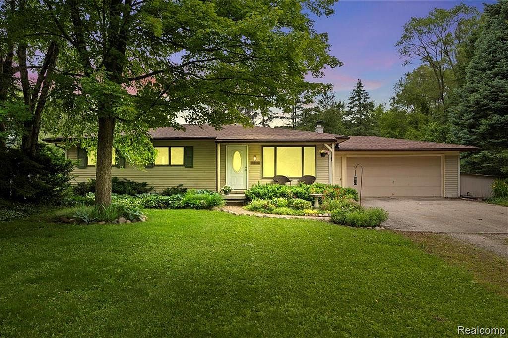 3556 W Drahner Rd, Oxford, MI 48371 | Zillow