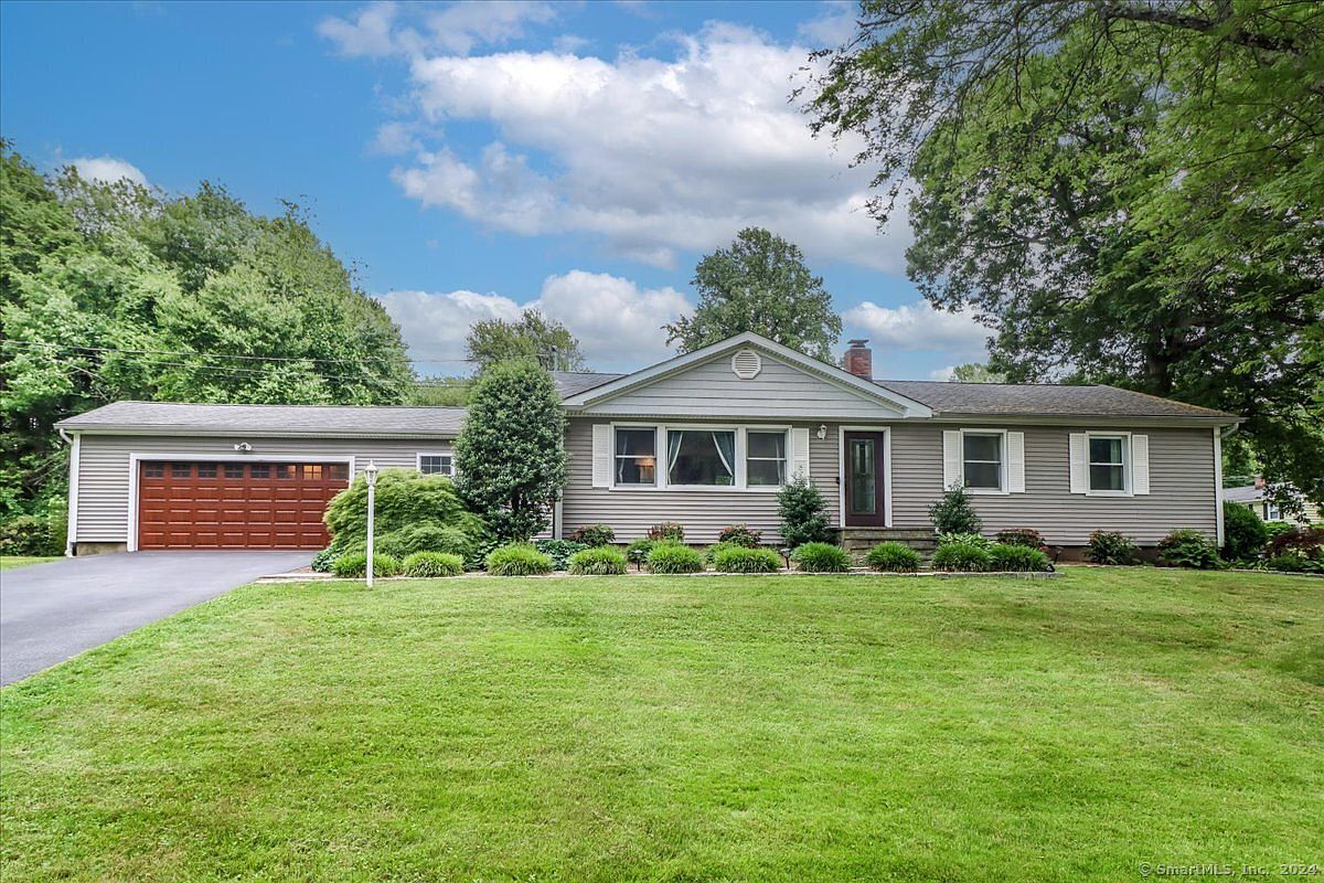 4 Sutton Place, Trumbull, CT 06611 | Zillow