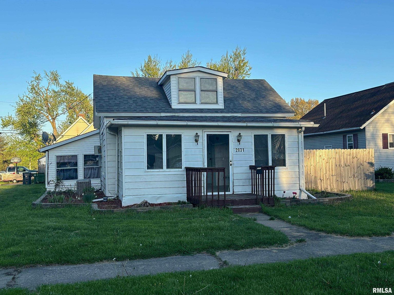 2831 Pershing Blvd, Clinton, IA 52732 | Zillow