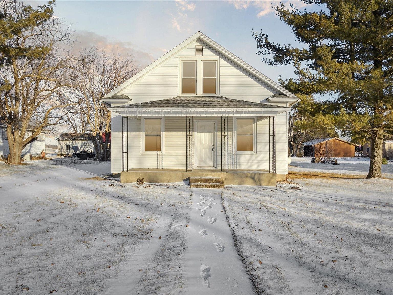 107 N Main St, Chana, IL 61015 | Zillow