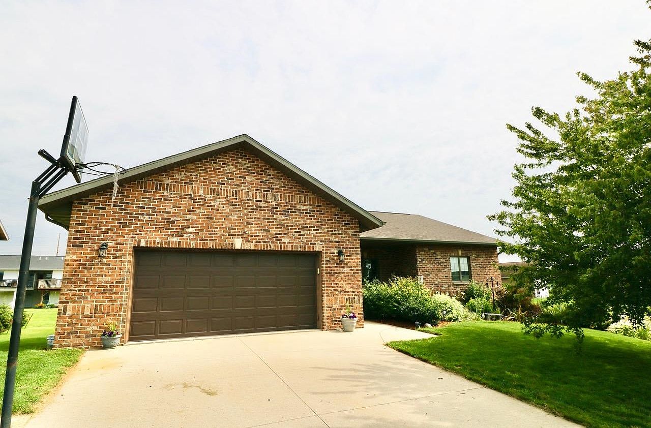 631 Baja Dr, Epworth, IA 52045 | Zillow