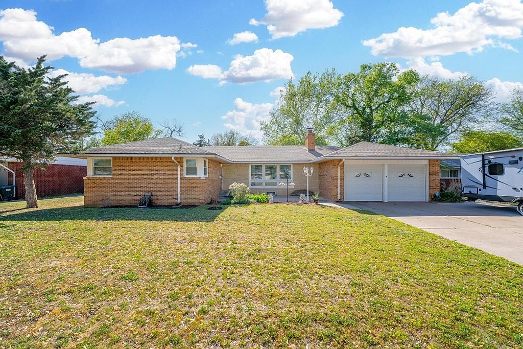 1633 N Womer Dr, Wichita, KS 67203 | Zillow