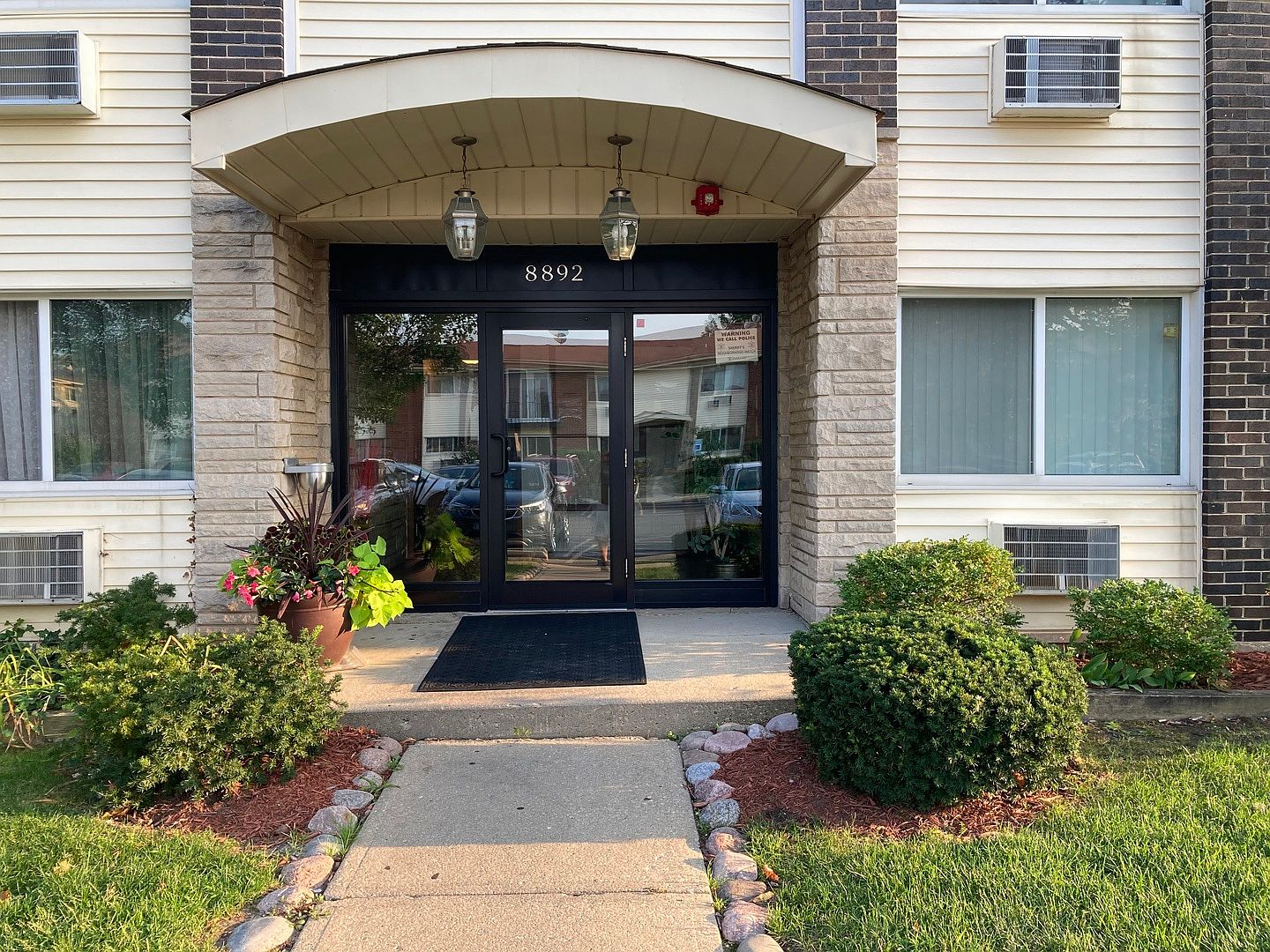 8892 Jody Ln APT 1G, Des Plaines, IL 60016 | Zillow