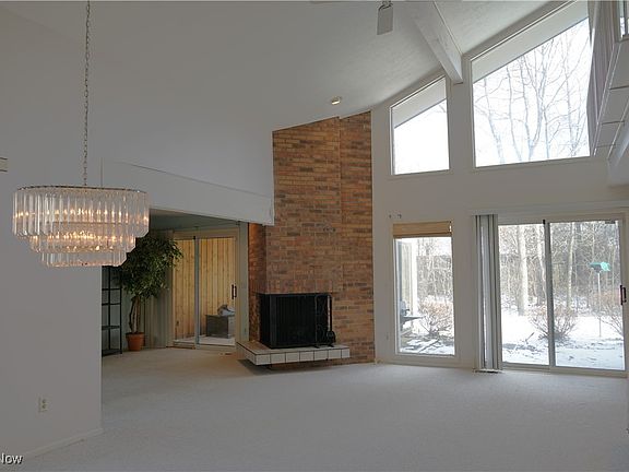 250 Laurel Cir #13, Aurora, OH 44202 | MLS #5123306 | Zillow