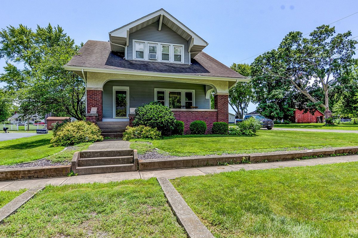 253 W Van Buren St, Greenview, IL 62642 | Zillow
