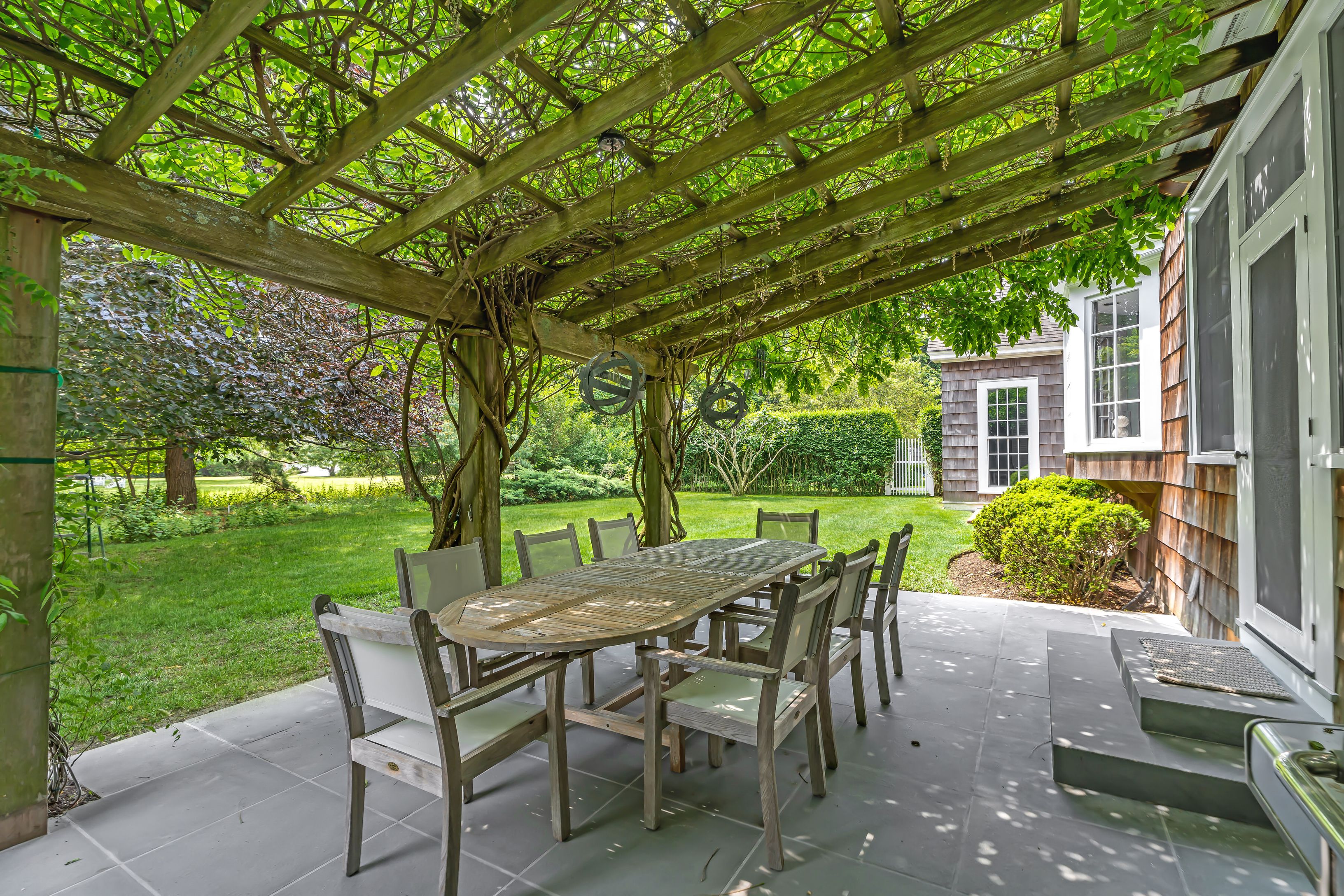 5 Shinnecock Rd, Quogue, NY 11959 | Out East