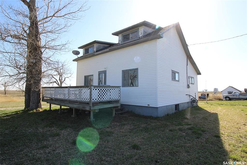 710 Railway AVENUE, Fox Valley, SK S0N 0V0 | MLS #SK004135 | Zillow