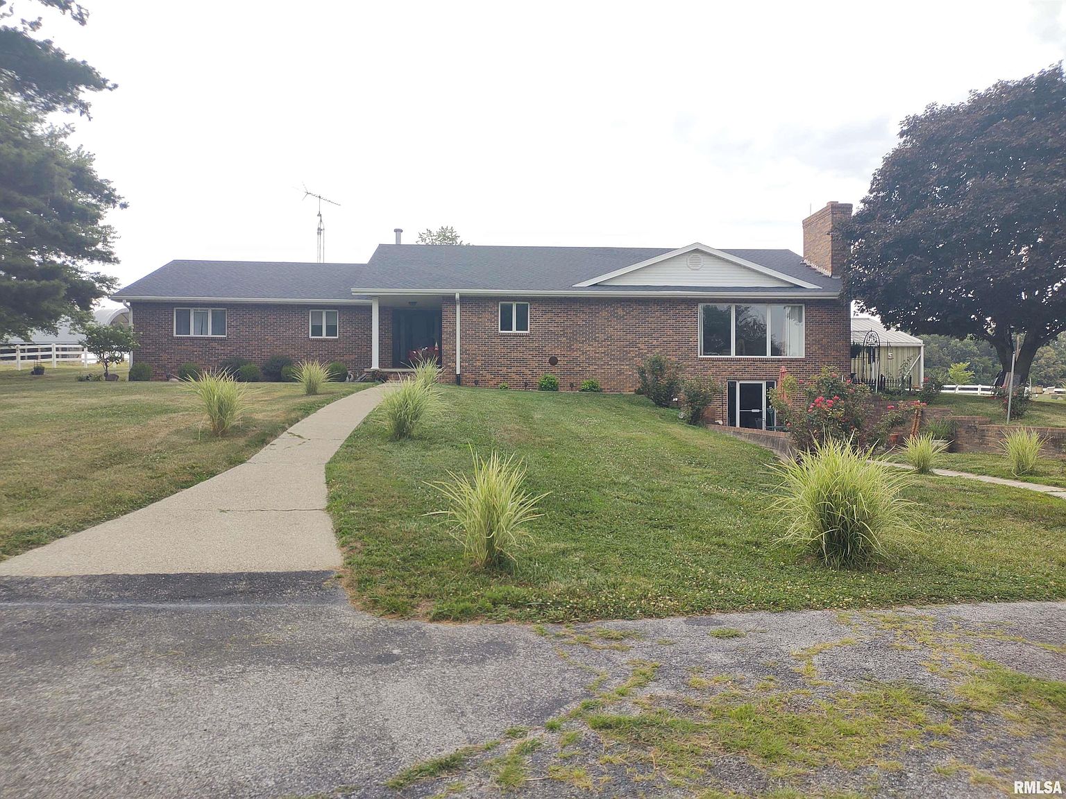 10483 Walpole Rd, Broughton, IL 62817 | Zillow