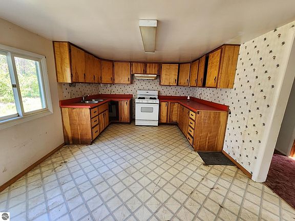 5487 N Athey Ave, Harrison, MI 48625 | MLS #1916464 | Zillow