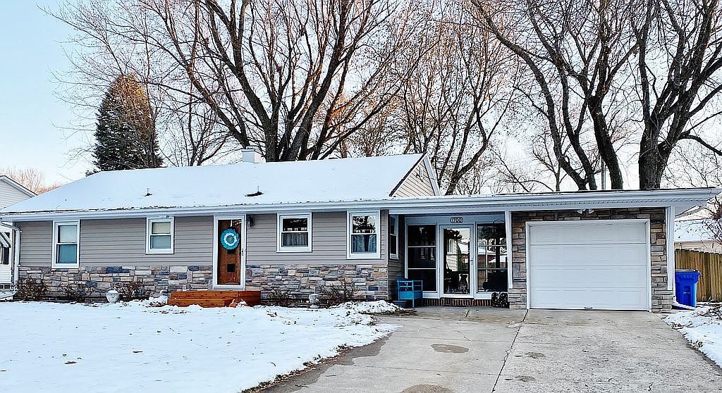 1700 E 9th St, Sheldon, IA 51201 | Zillow