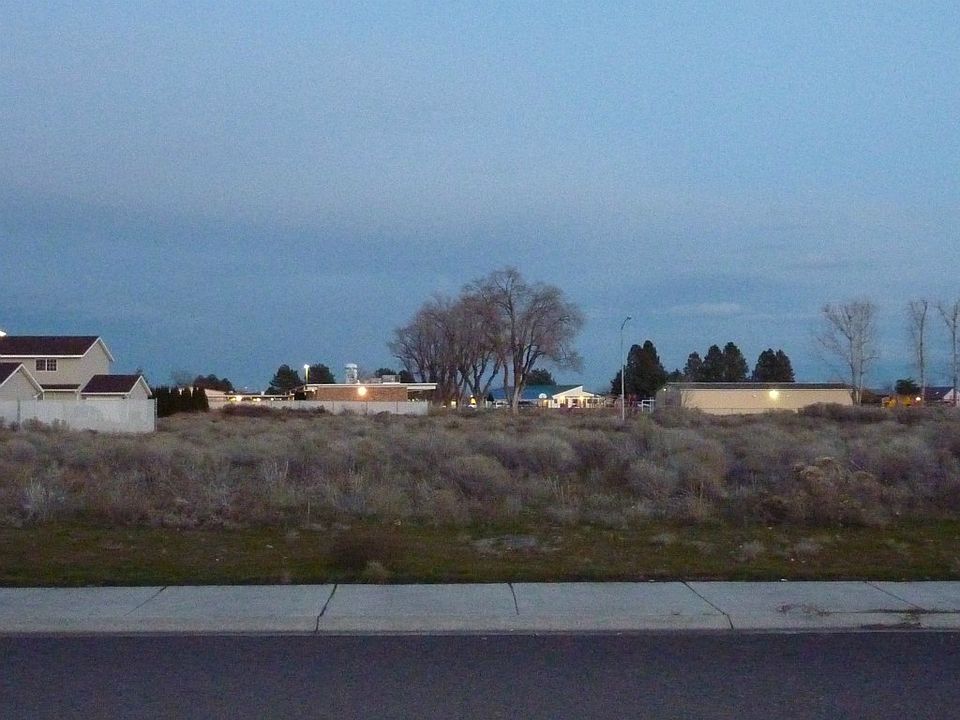 1323 S Monroe St, Moses Lake, WA 98837 | Zillow