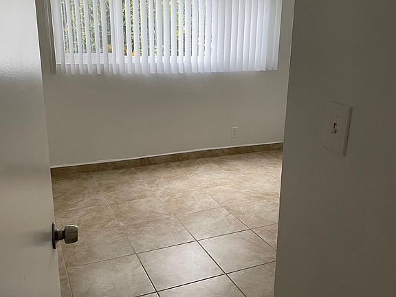 14756 Delano St APT 4, Van Nuys, CA 91411 | Zillow