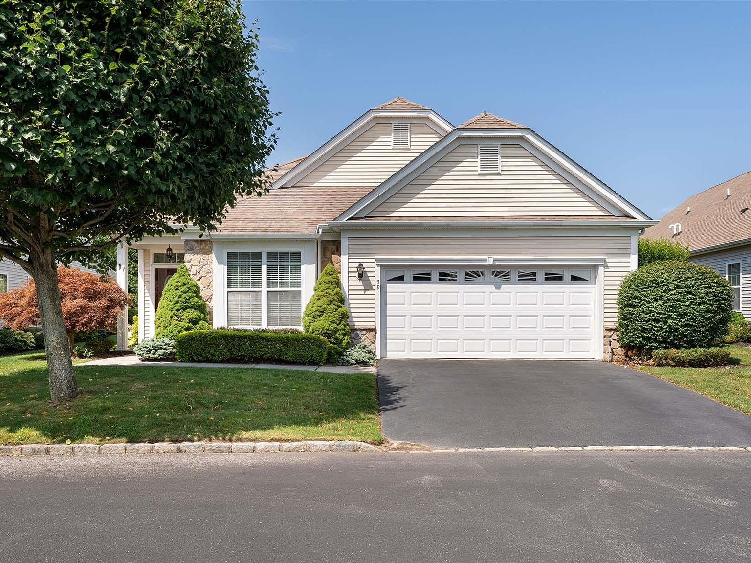 39 Louden Loop #39, Mount Sinai, NY 11766 | Zillow