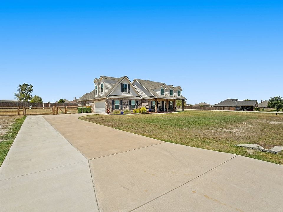 135 Highland Hills Blvd, Decatur, TX 76234 | Zillow